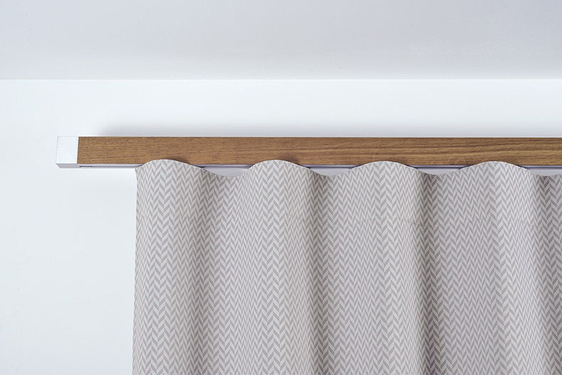 Houles tringle à rideau en bois sur rail | Tapissier à Paris 6, 8, 16 ...