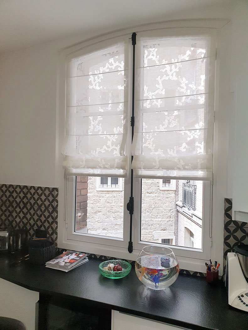 Store bateau voilage sur mesure fenêtre de cuisine | Tapissier à Paris ...